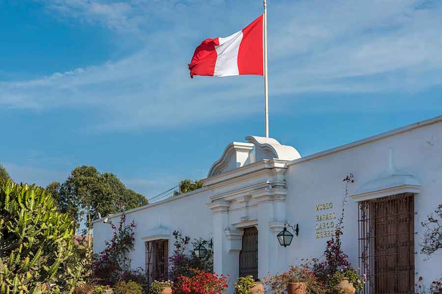 Recorrido Histórico por el Museo Larco en Lima